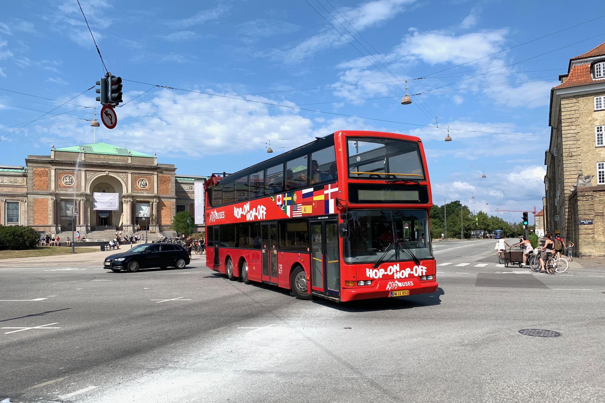 Hop-on hop-off bus in Copenhagen | Travel Guide