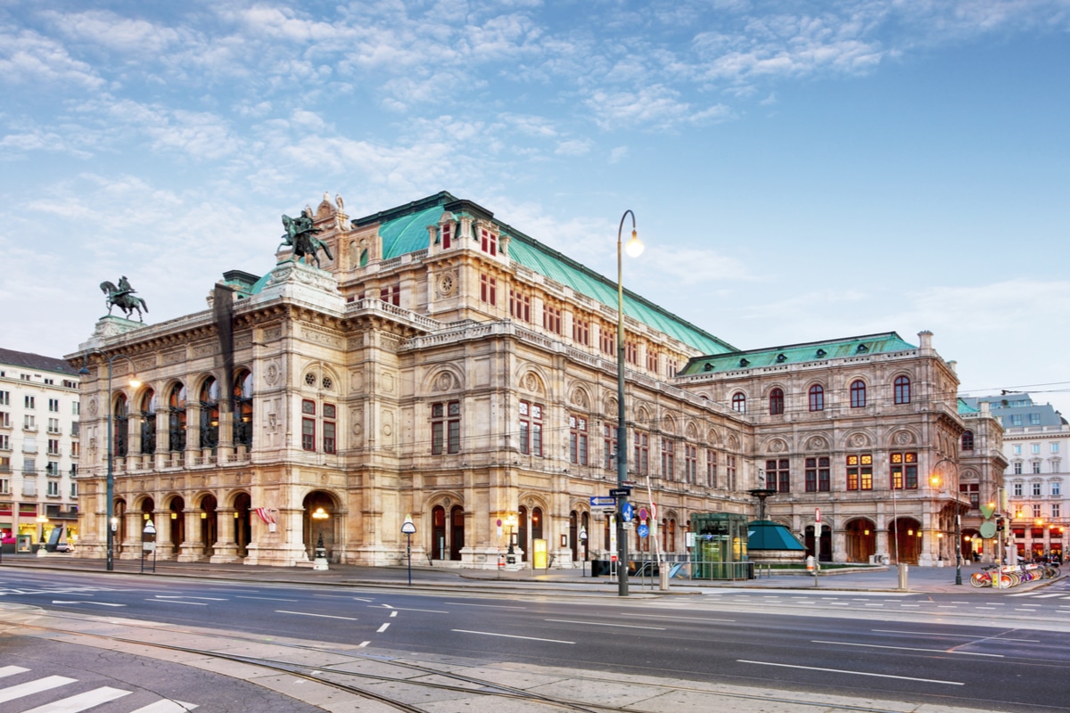 Wiener Staatsoper | Travel Guide